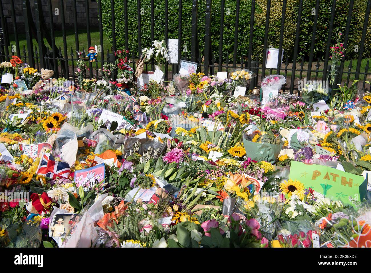 Windsor, Berkshire, UK. 11st September, 2022. Thousands of people came ...