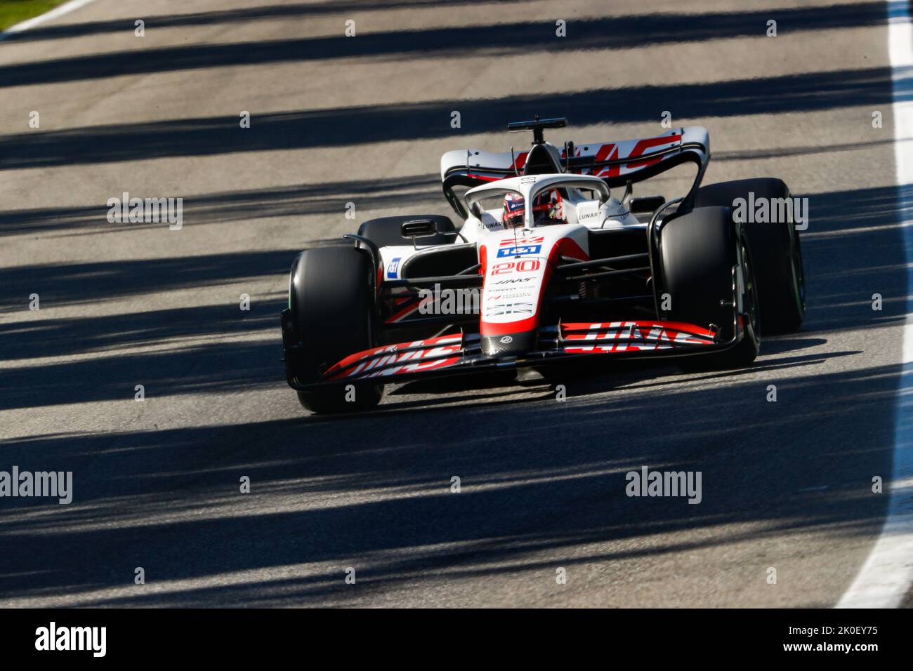 20 MAGNUSSEN Kevin (den), Haas F1 Team VF-22 Ferrari, action during the Formula 1 Pirelli Gran ...