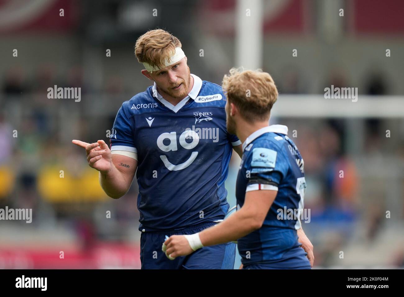 Sale Sharks Dan Du Preez explains to Gus Warr during the Gallagher ...