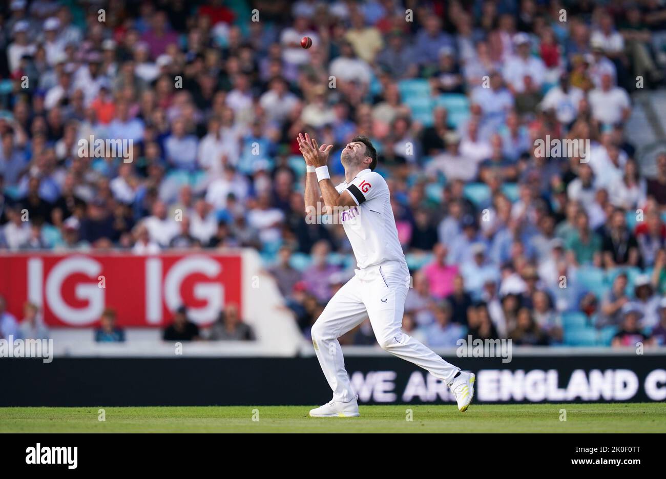 James anderson bowling 2022 hi-res stock photography and images - Alamy