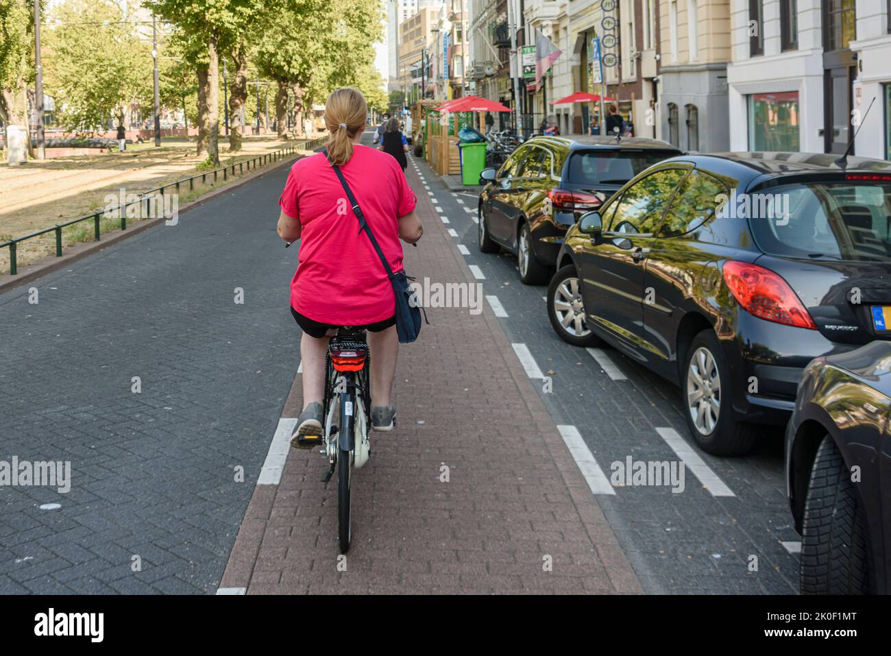 Cycling rotterdam cars hi-res stock photography and images - Alamy