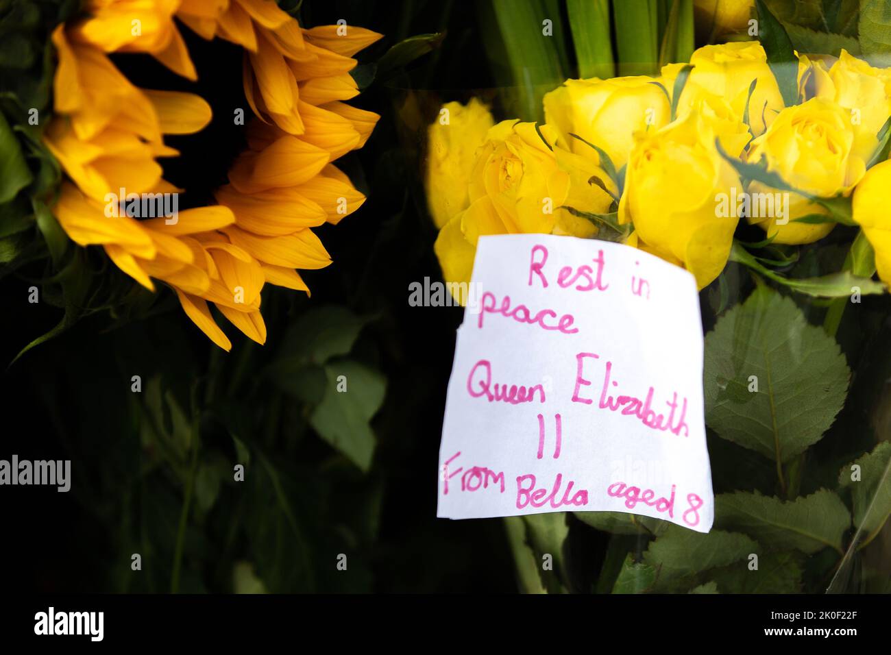 Rest in peace queen elizabeth hi-res stock photography and images - Alamy