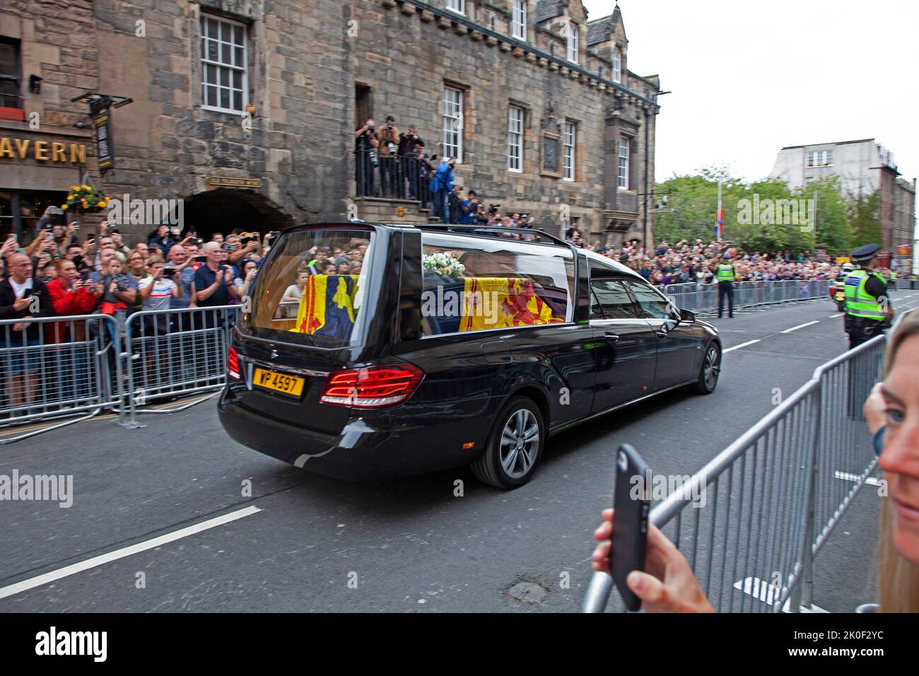 The hearse carrying the coffin of queen elizabeth hi-res stock ...
