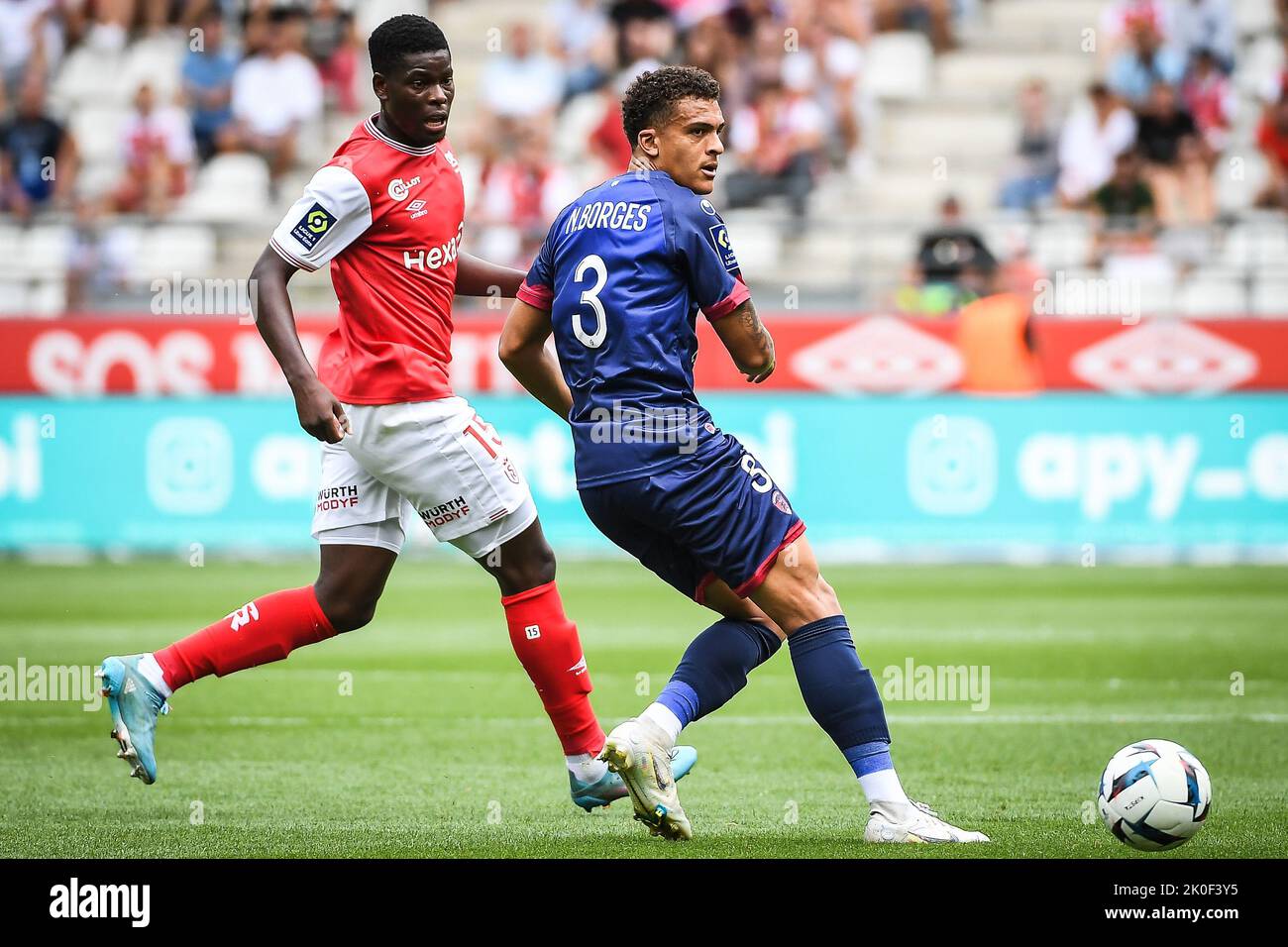 Marshall MUNETSI of Reims and Neto BORGES of Clermont during the French ...