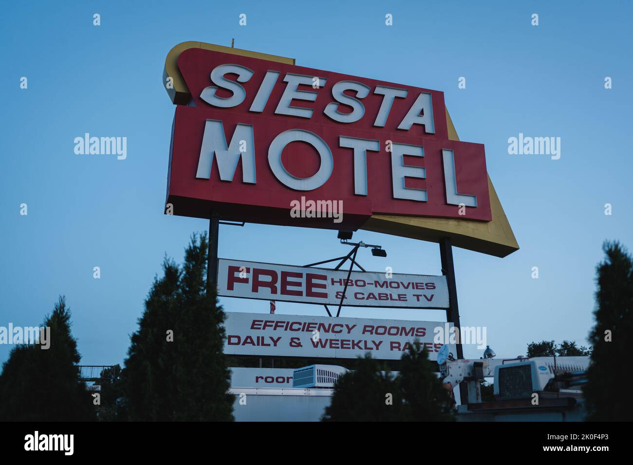 Siesta motel sign hi-res stock photography and images - Alamy