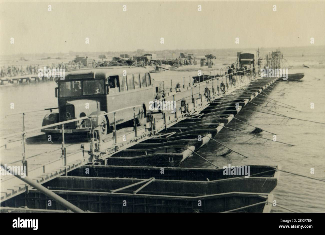 Pontoon bridge ww2 hi-res stock photography and images - Alamy