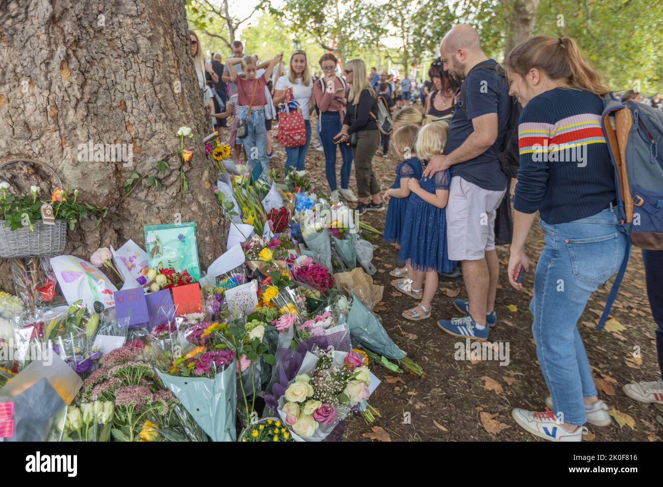 London, UK. 11th Sept 2022. People leave floral tributes to Queen ... London, UK. 11th Sept 2022. People leave floral tributes to Queen ...