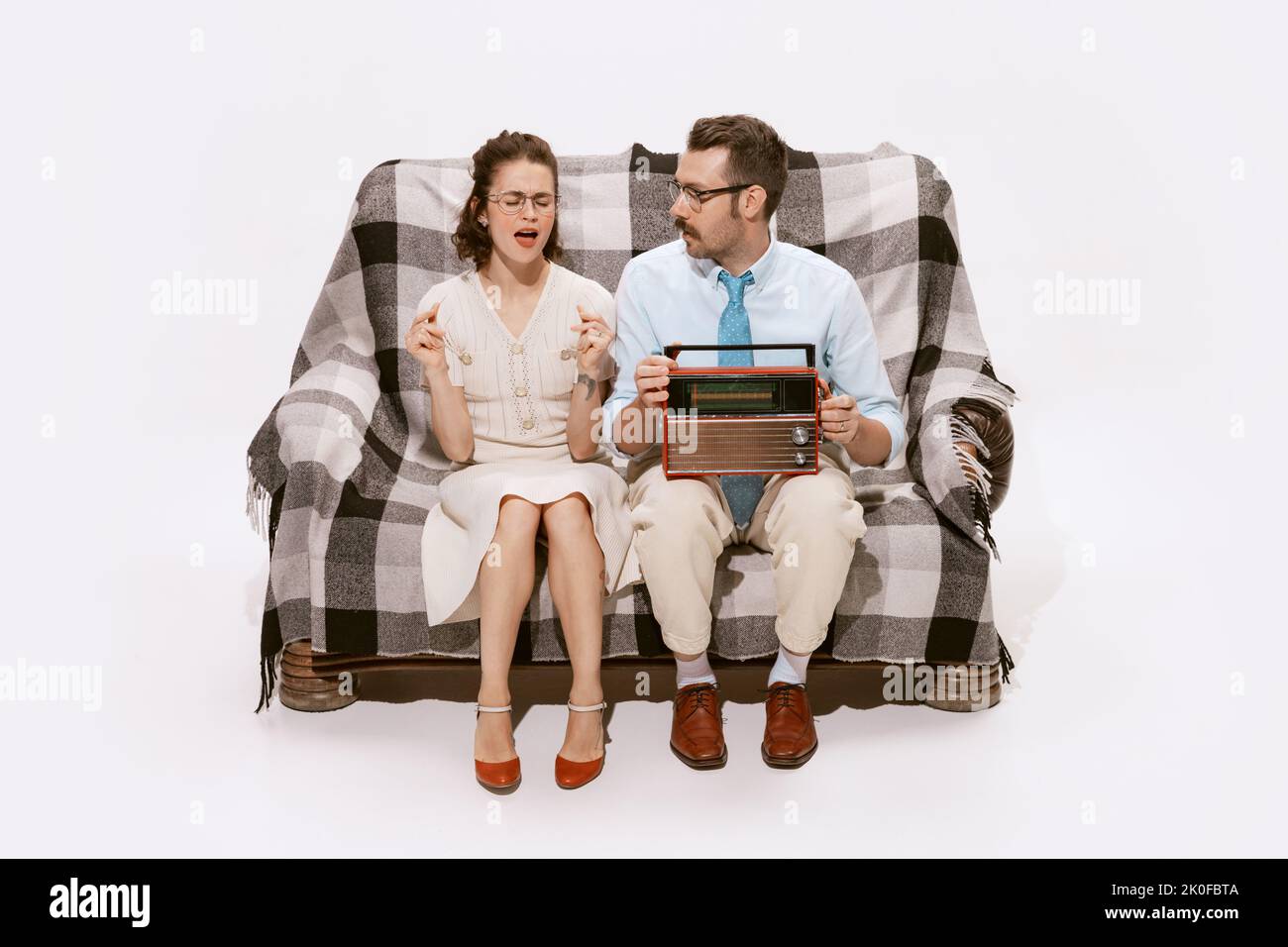 Family radio listening 1960s hi-res stock photography and images - Alamy