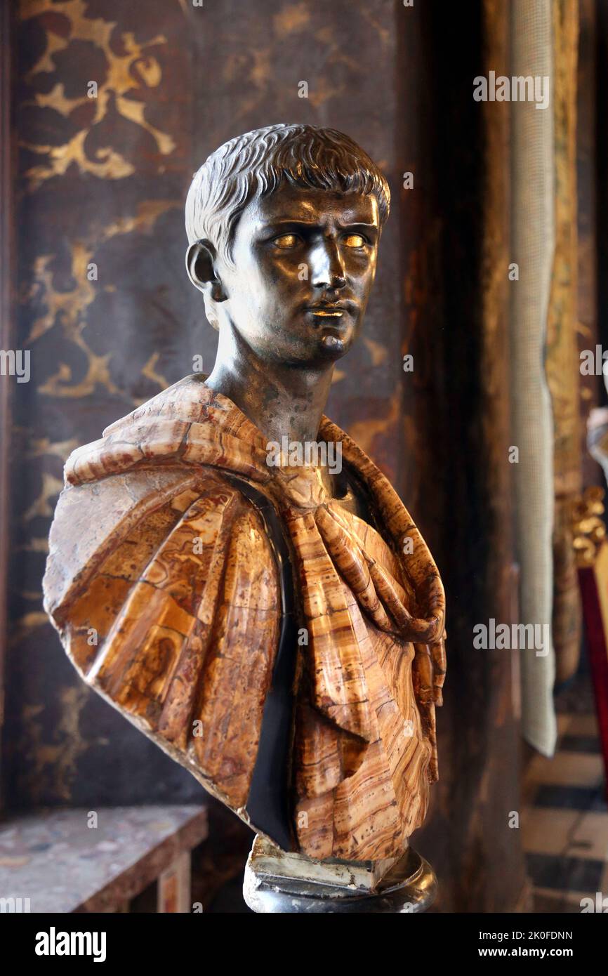 Octavian augustus statue sculpture hi-res stock photography and images ...