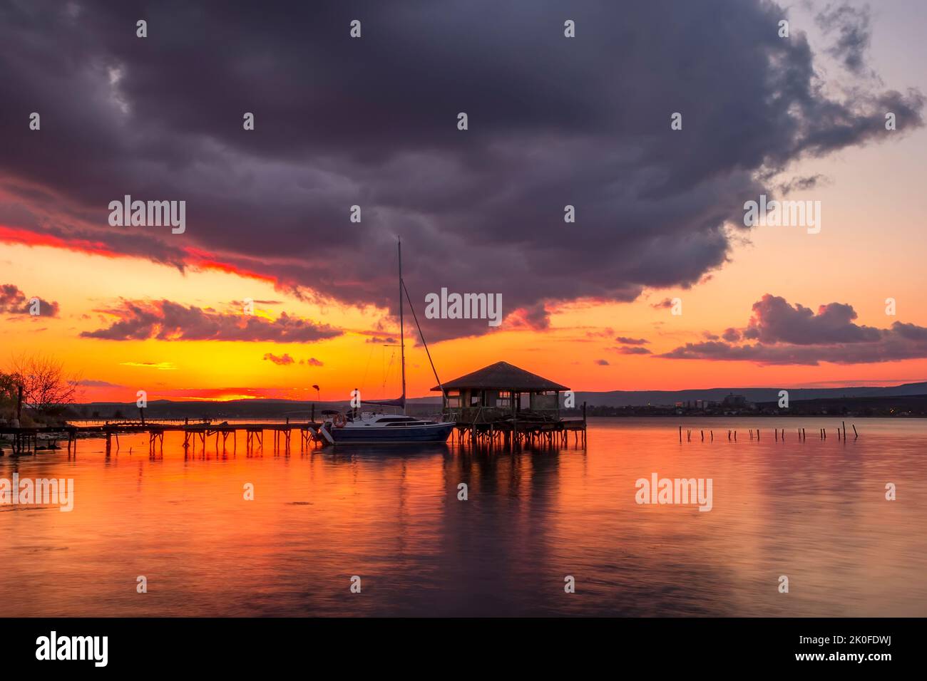 Super sunset sky fishing boat hi-res stock photography and images - Alamy