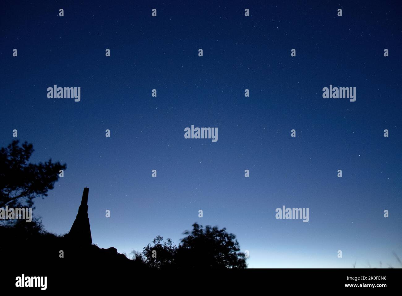 Silhouette of a memorial at night Stock Photo - Alamy
