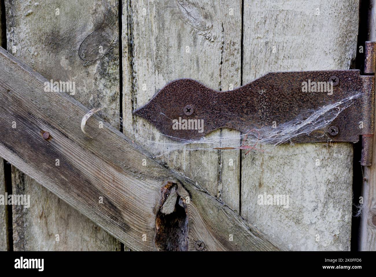 Rotten doors hi-res stock photography and images - Alamy
