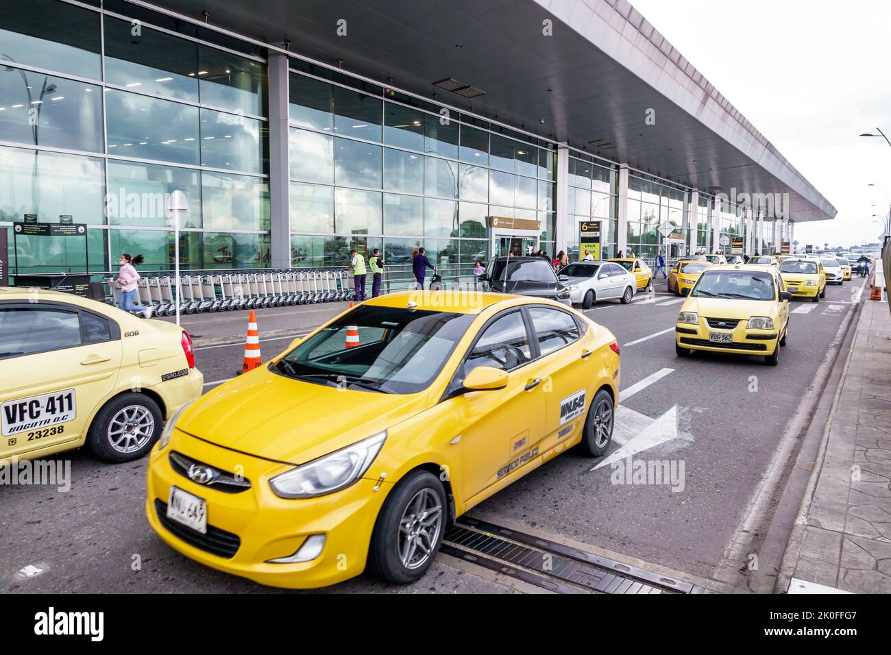 El international airport aeropuerto internacional el terminal outside ...