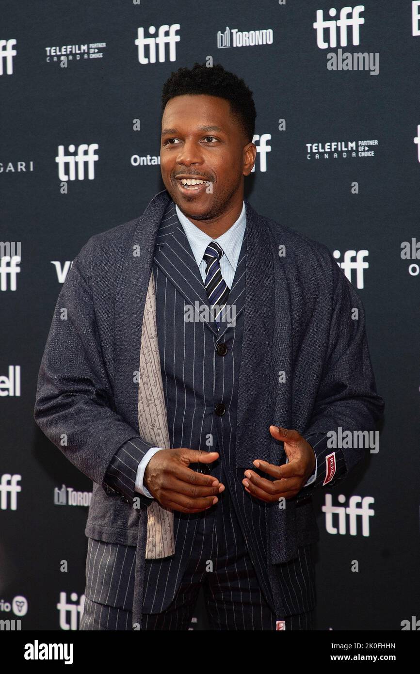 Leslie Odom Jr attends the "Glass Onion: A Knives Out Mystery" Premiere ...