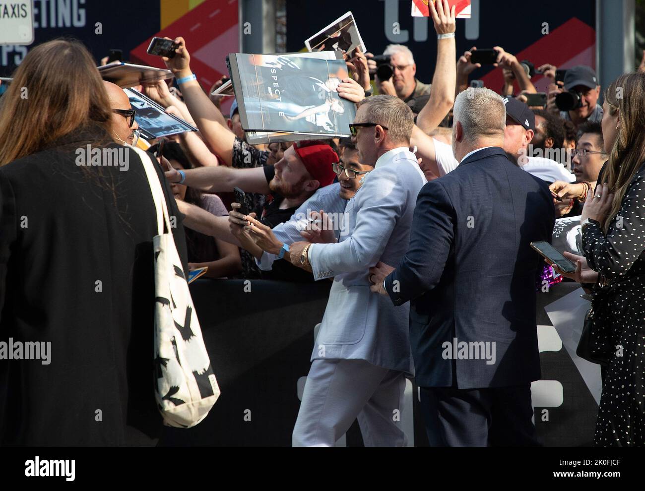 Daniel Craig attends the "Glass Onion: A Knives Out Mystery" Premiere ...