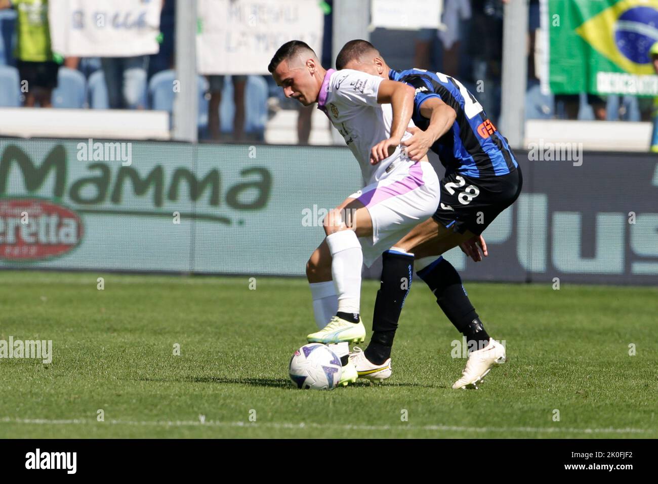 Cremone's Italian defender Emanuele Valeri challenges for the ball with ...