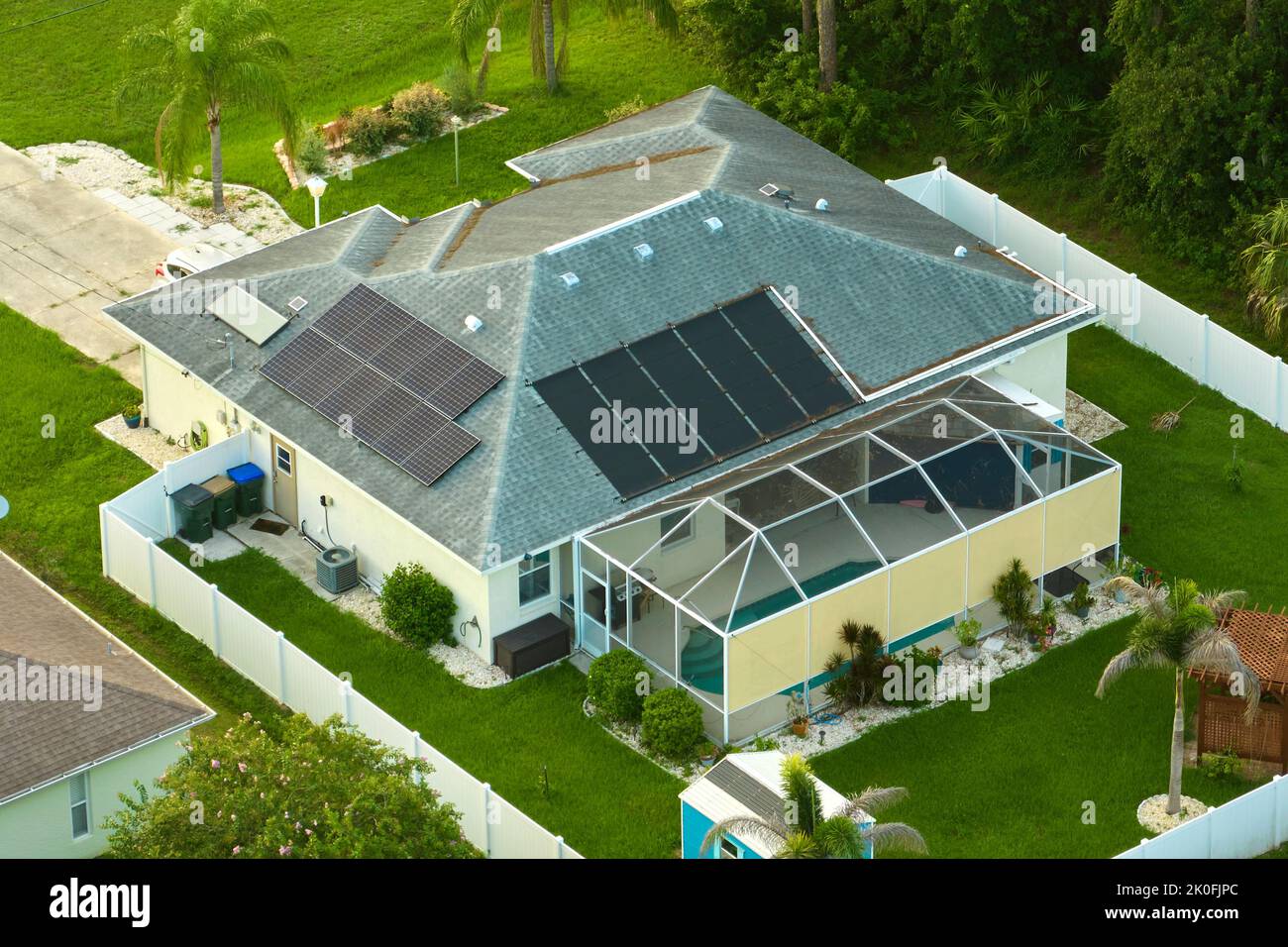 Solar panels house usa aerial hi-res stock photography and images - Alamy