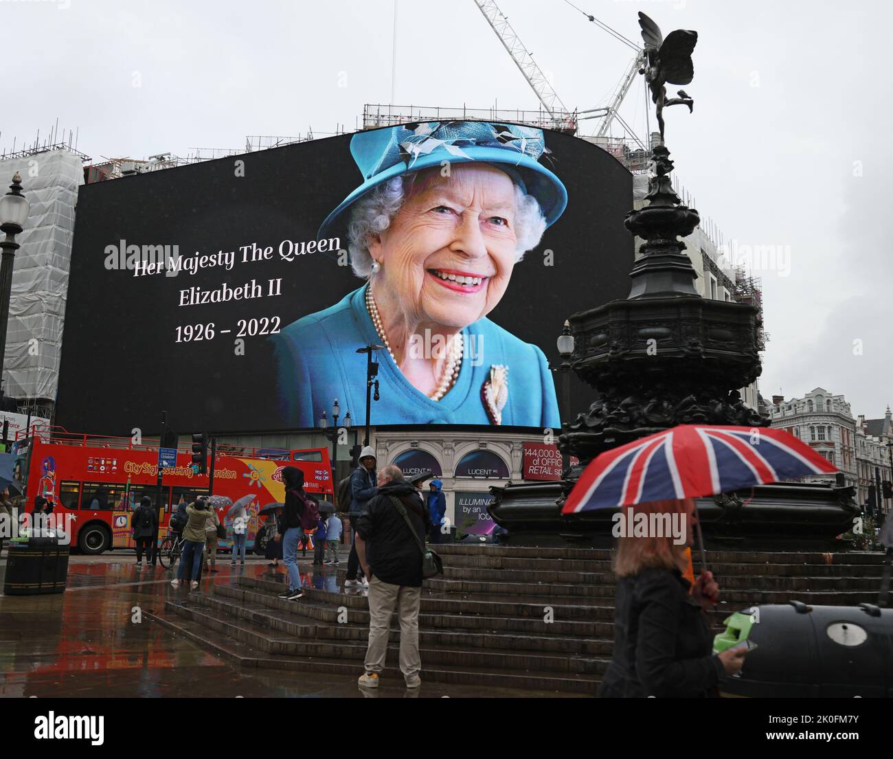Queen elizabeth ii death announcement hi-res stock photography and ...