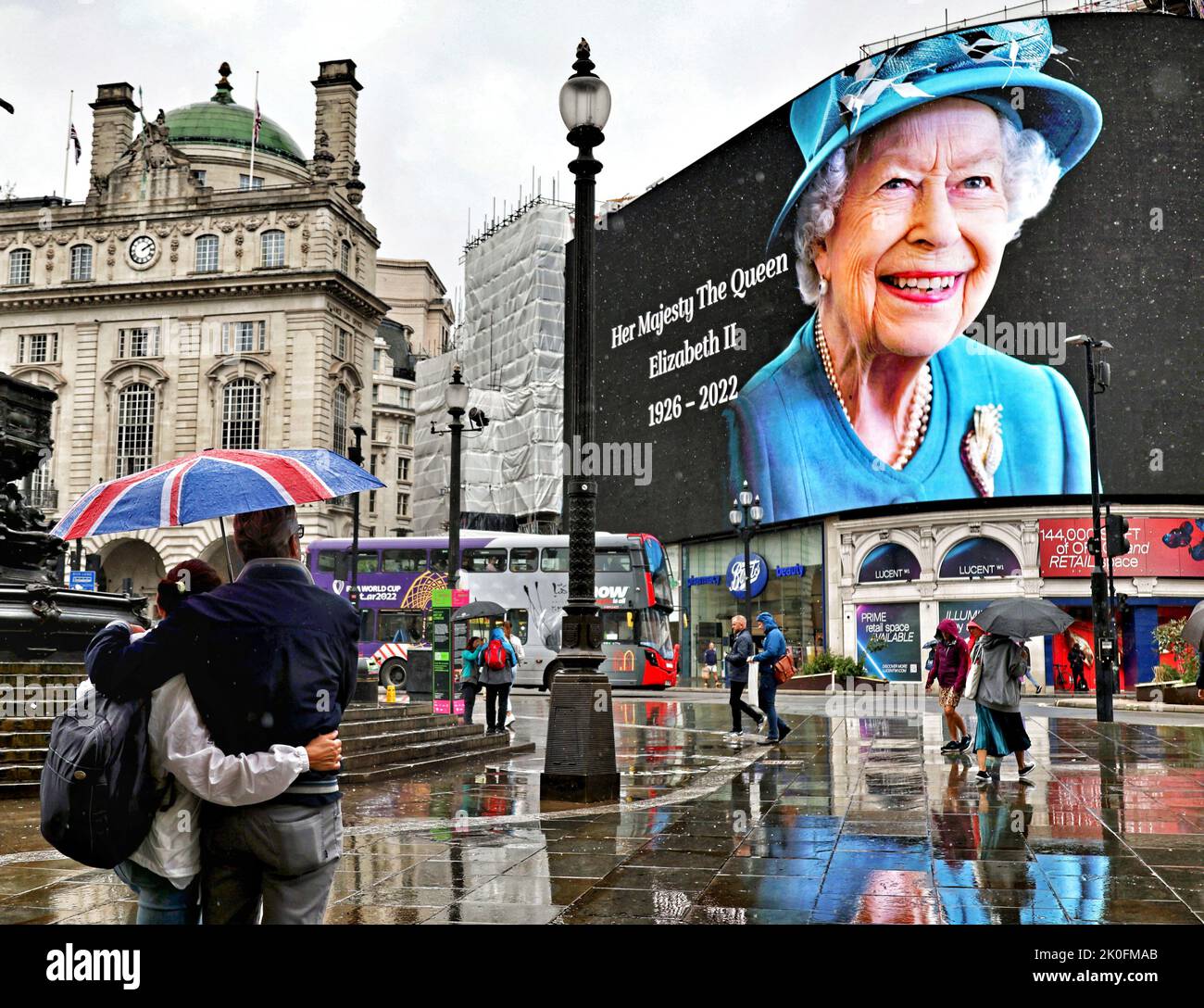 Queen elizabeth ii death announcement hi-res stock photography and ...