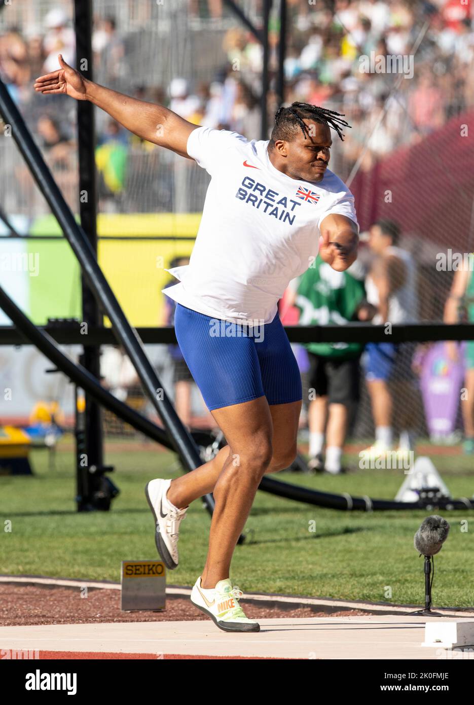 Athletic competing with discus hi-res stock photography and images - Alamy