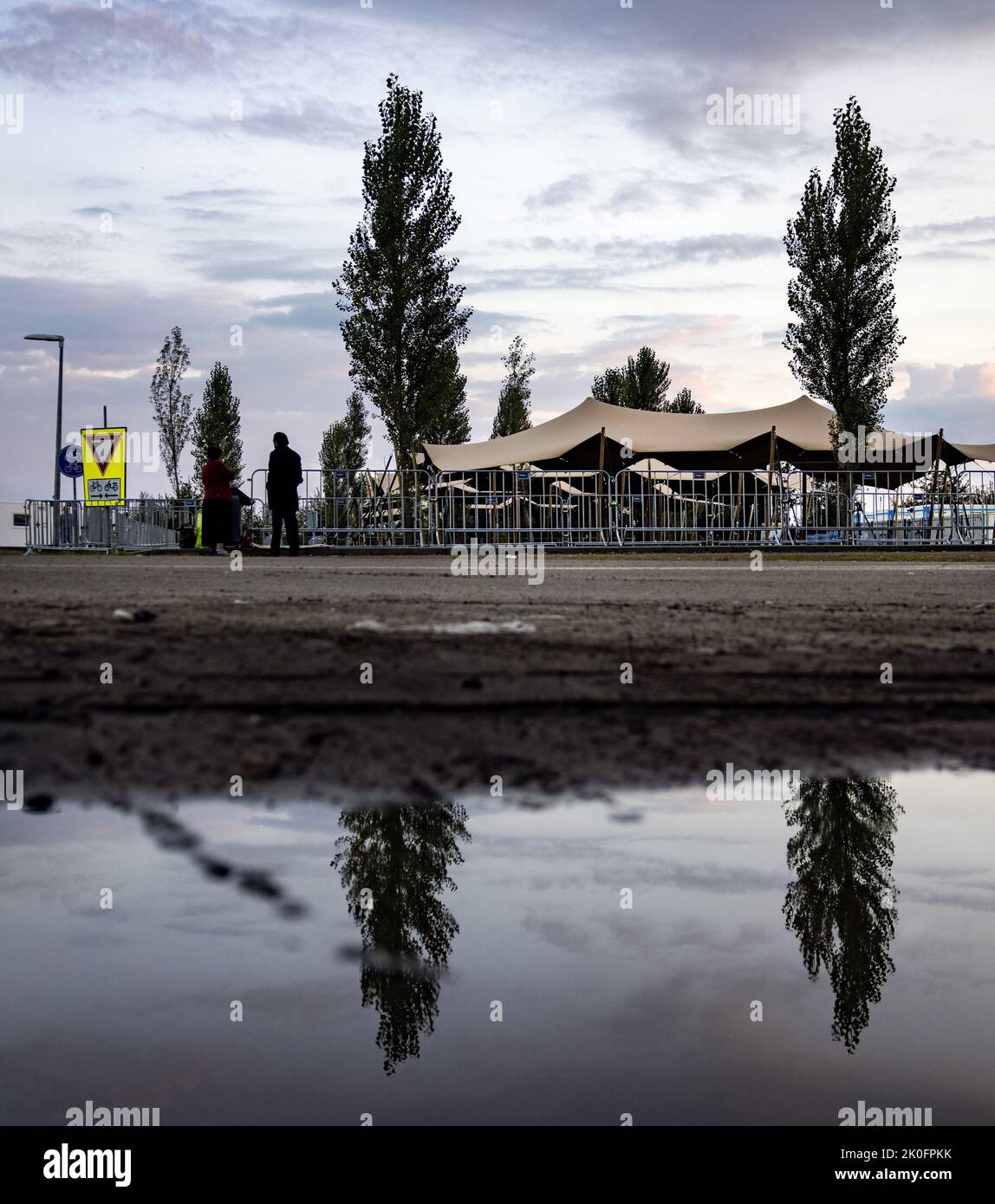 2022-09-11 19:44:55 TER APEL - An empty front yard at the application ...