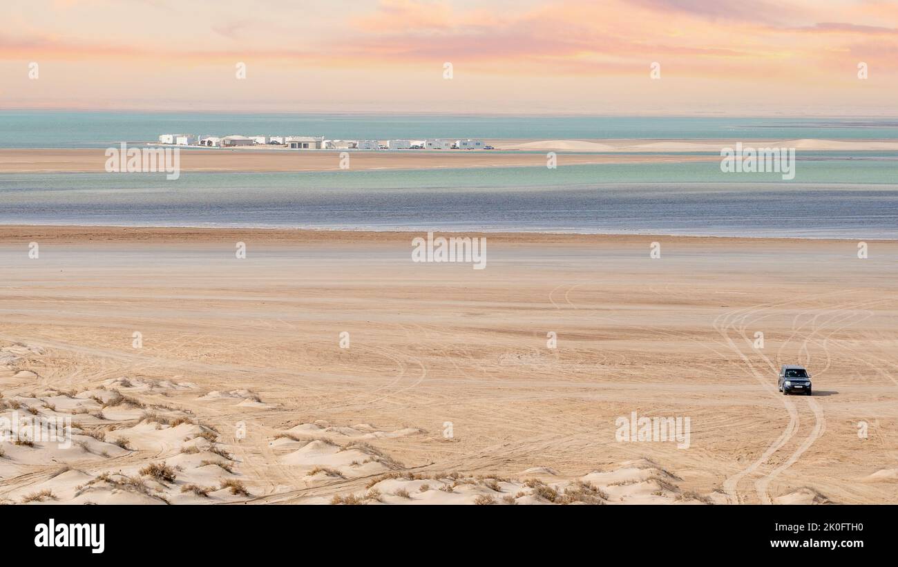 View of sealine beach in Qatar from top of a dune Stock Photo - Alamy