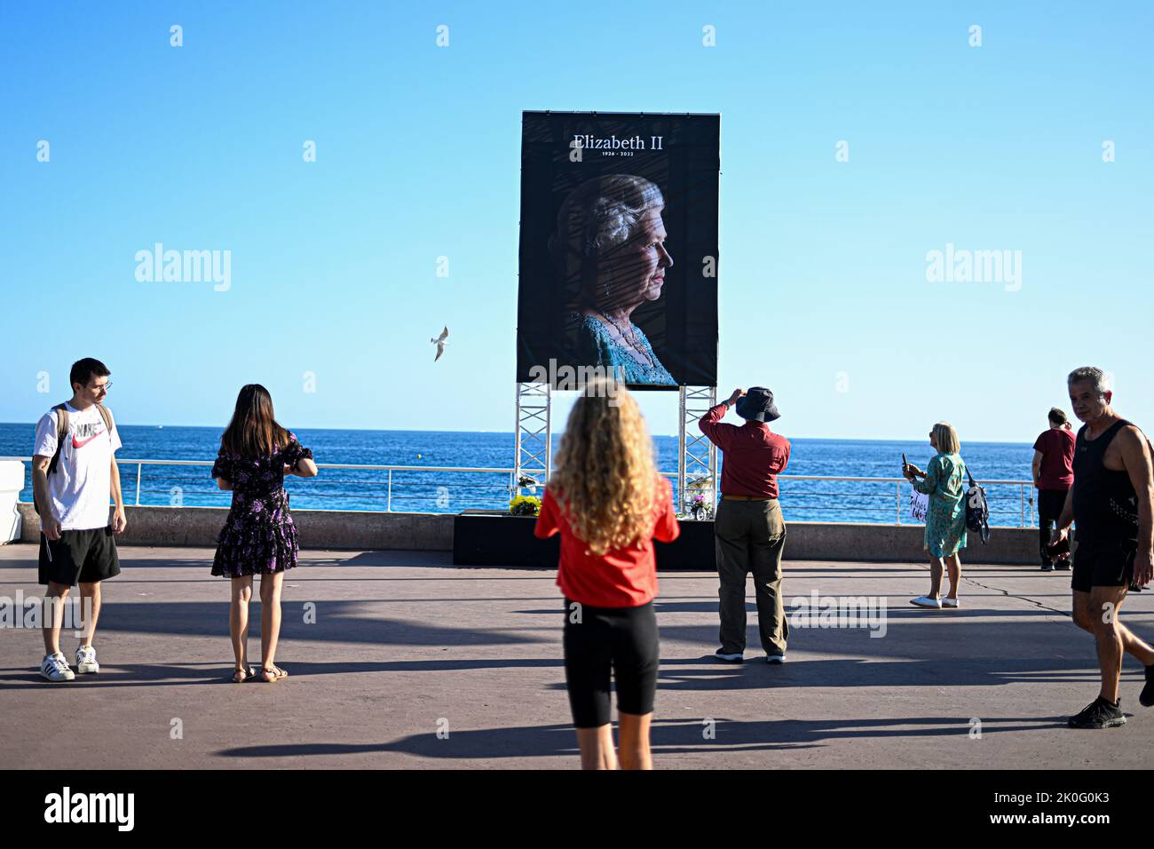 Tribute to Queen Elizabeth II at the promenade des Anglais in Nice ...