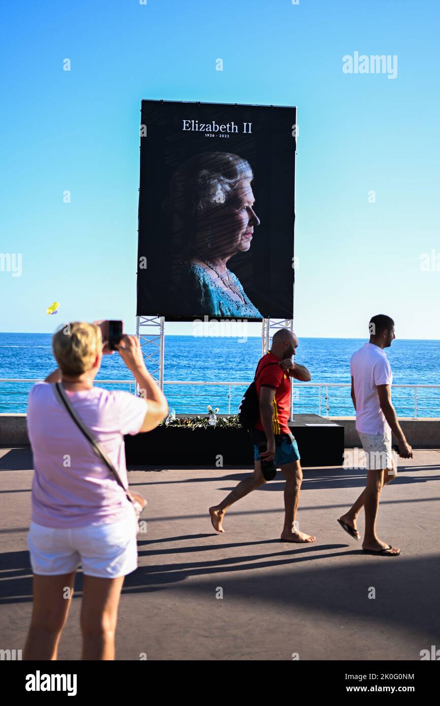Tribute to Queen Elizabeth II at the promenade des Anglais in Nice ...