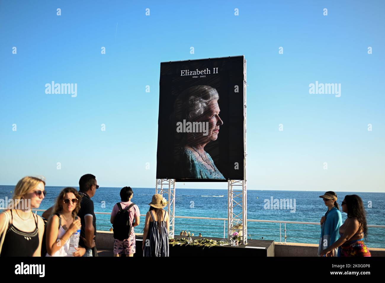 Tribute to Queen Elizabeth II at the promenade des Anglais in Nice ...