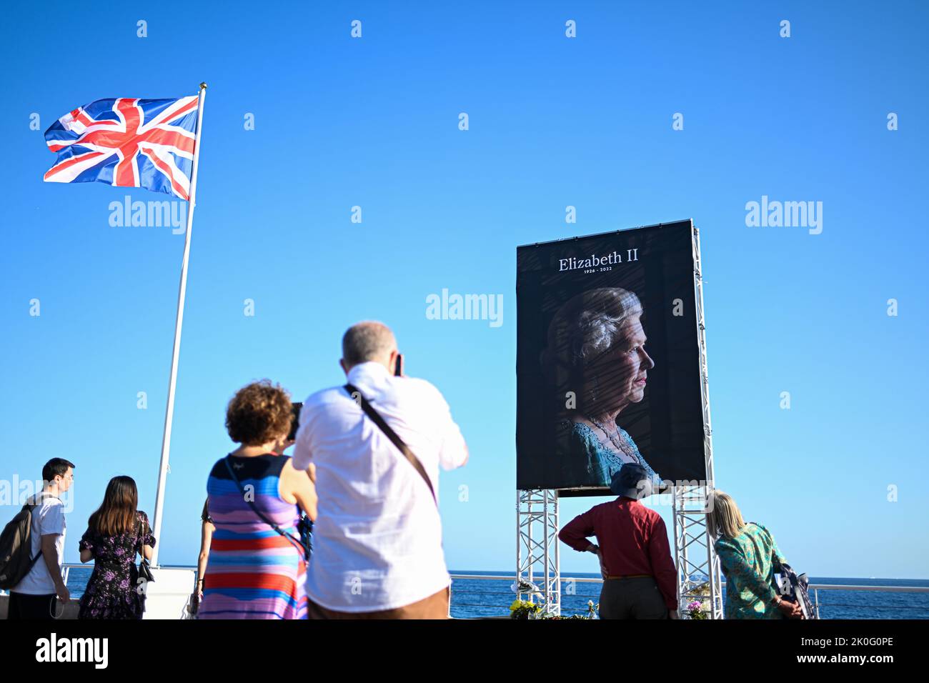 Tribute to Queen Elizabeth II at the promenade des Anglais in Nice ...