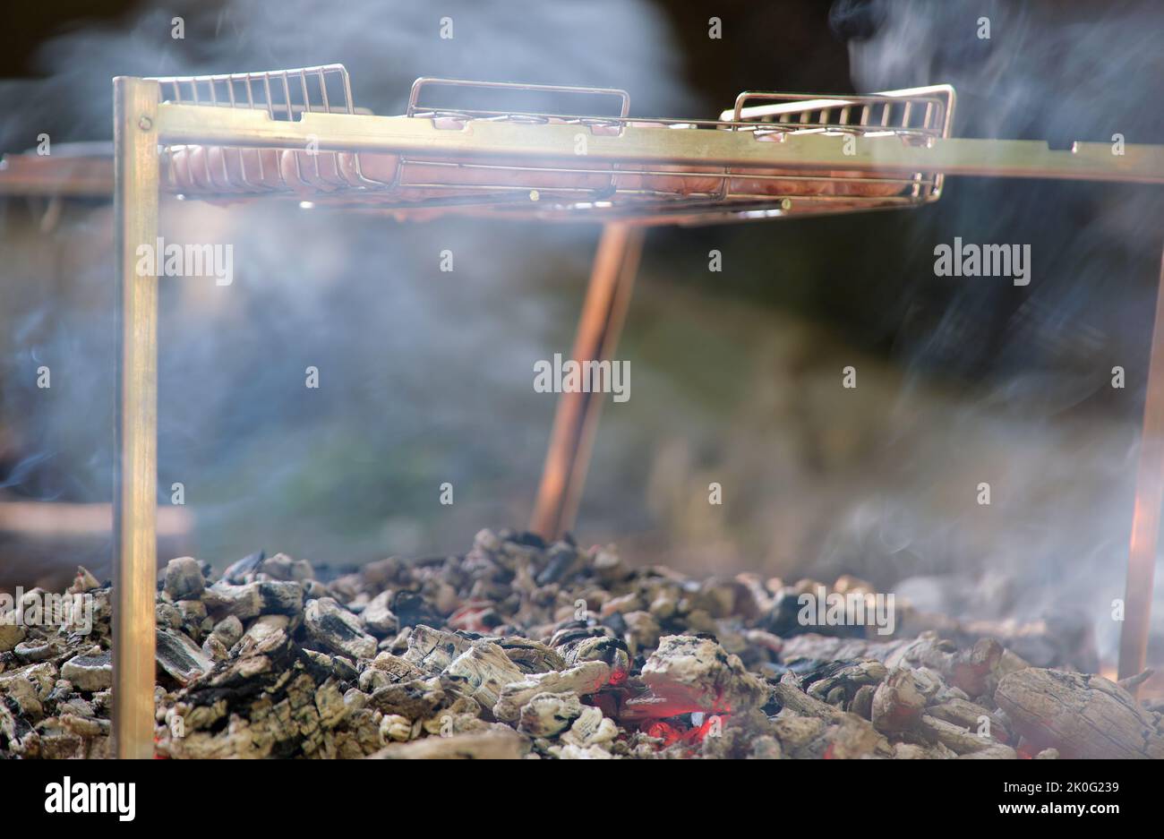 Burning coals in bbq barbecue hi-res stock photography and images - Alamy