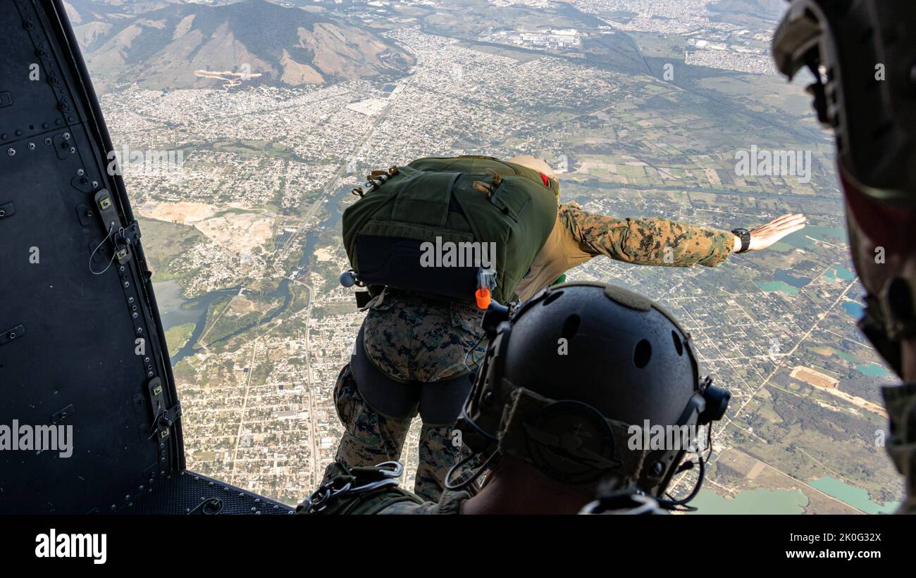 U.S. Marines with 3rd Force Reconnaissance Company, 4th Marine Division ...