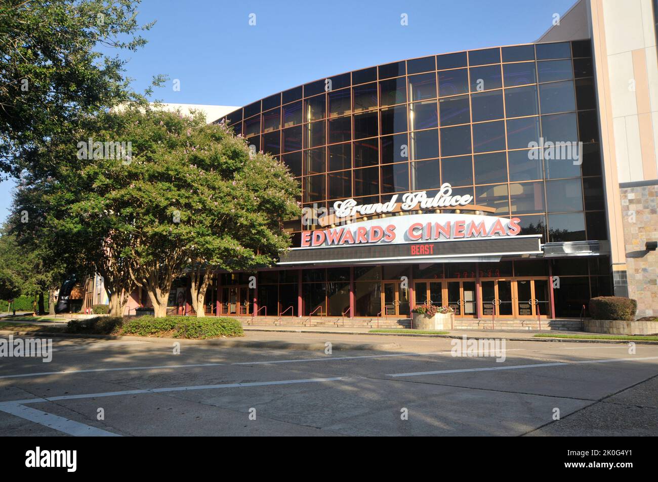 Regal cinemas and exterior hi-res stock photography and images - Alamy
