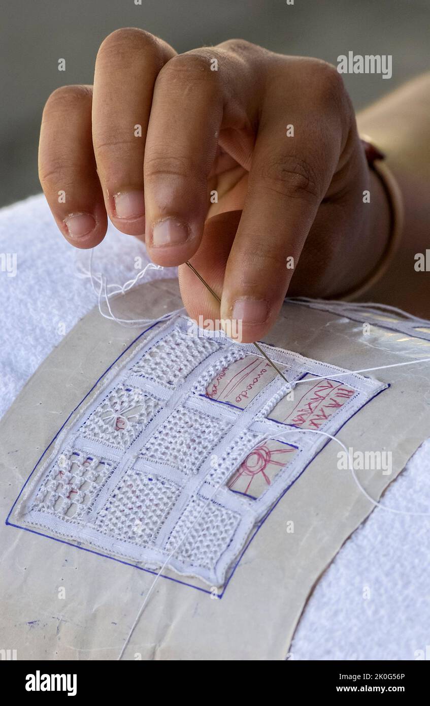 Handmade brazilian renaissance lace. Craftsman hands in close-up ...