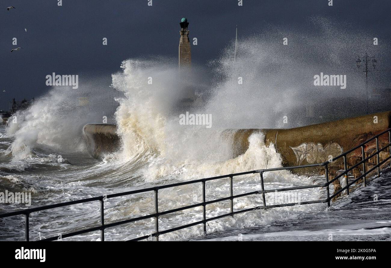 HUGE WAVES DRIVEN BY 7OMPH WINDS ENGULF THE SEAFRONT AT SOUTHSEA, HANTS ...
