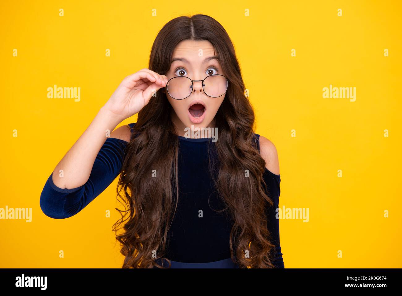 Surprised teenager girl. Shocked amazed face. Portrait of teenager ...