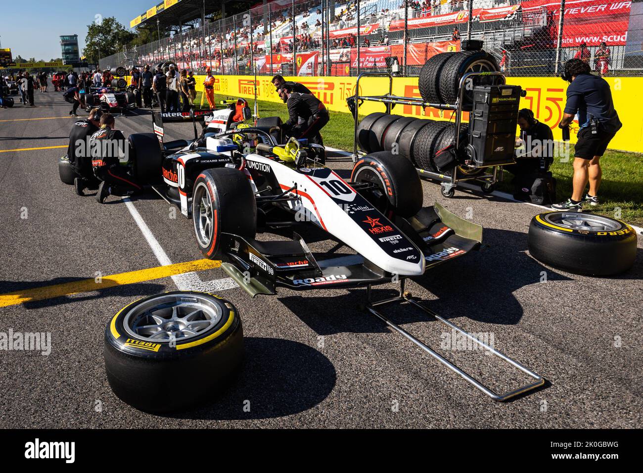 10 POURCHAIRE Theo (fra), ART Grand Prix, Dallara F2, starting grid ...