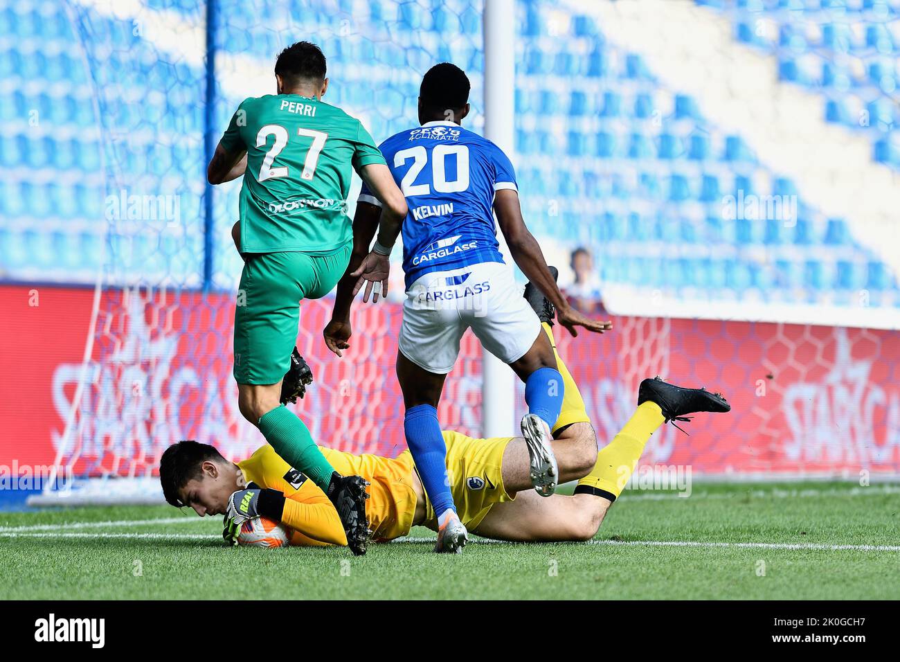 Jong Genk's Mike Penders, Virton's Matteo Perri and Jong Genk's Kelvin ...