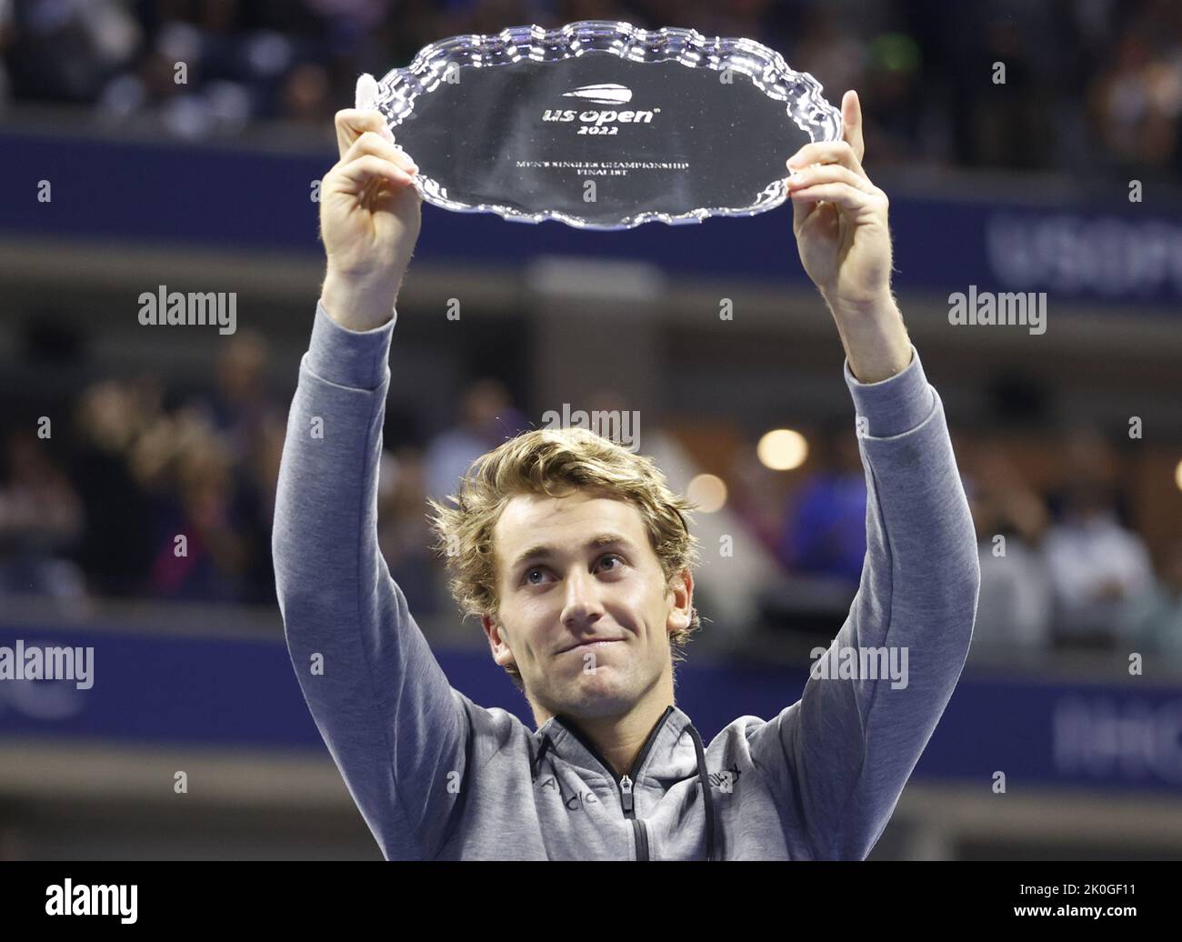 Carlos alcaraz 2022 us open trophy hi-res stock photography and images ...