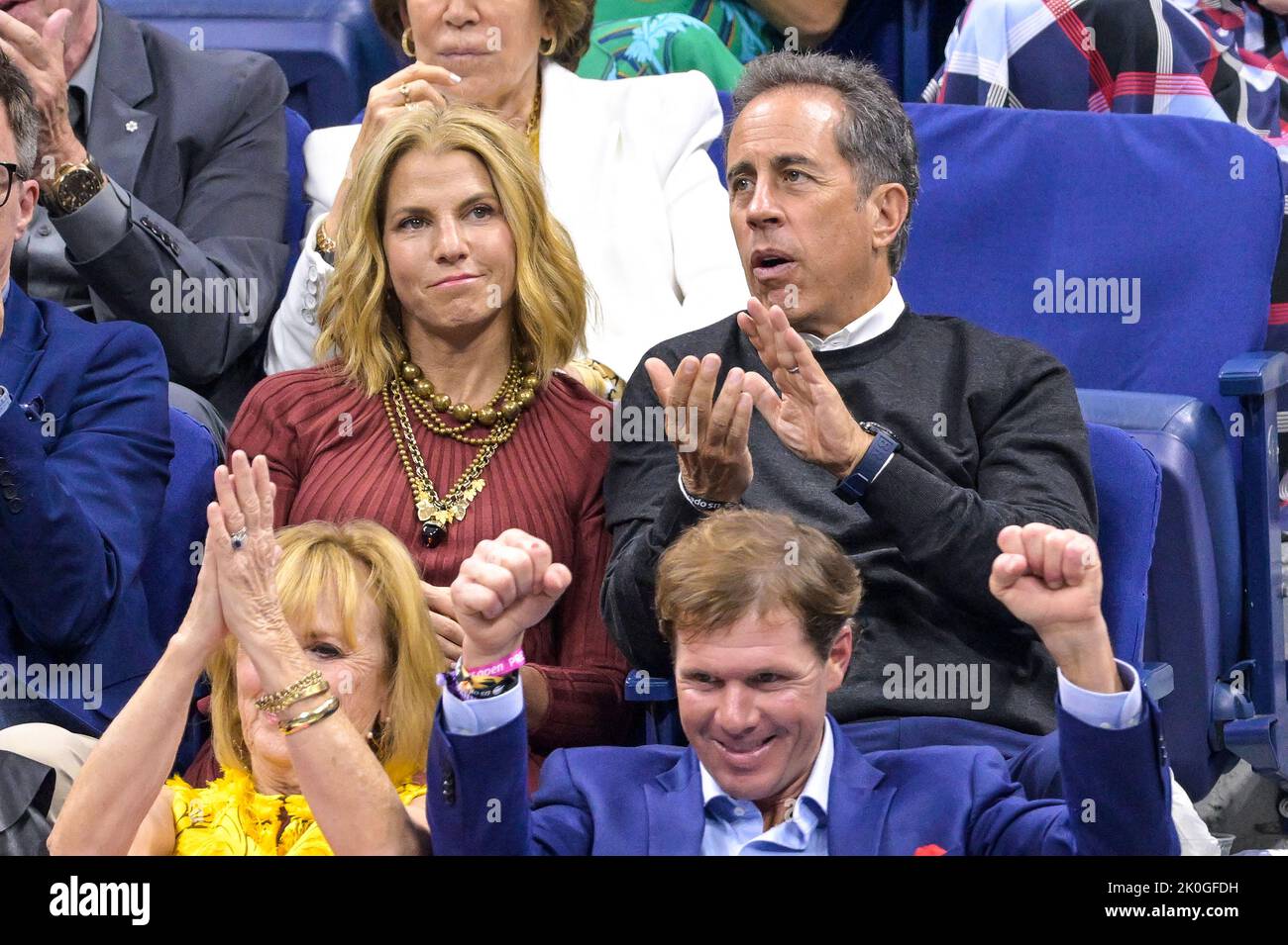 New York, USA. 11th Sep, 2022. Jessica and Jerry Seinfeld watch the US ...