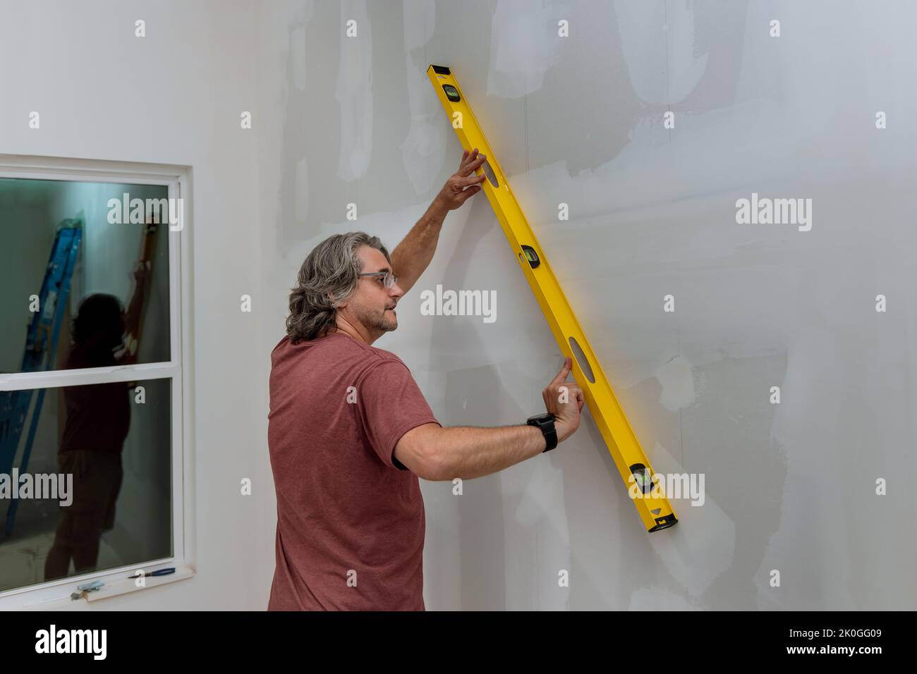 Checking leveling hi-res stock photography and images - Alamy
