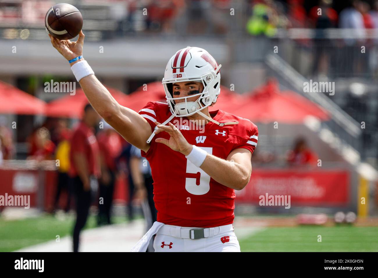 Madison, WI, USA. 10th Sep, 2022. Wisconsin Badgers quarterback Graham ...