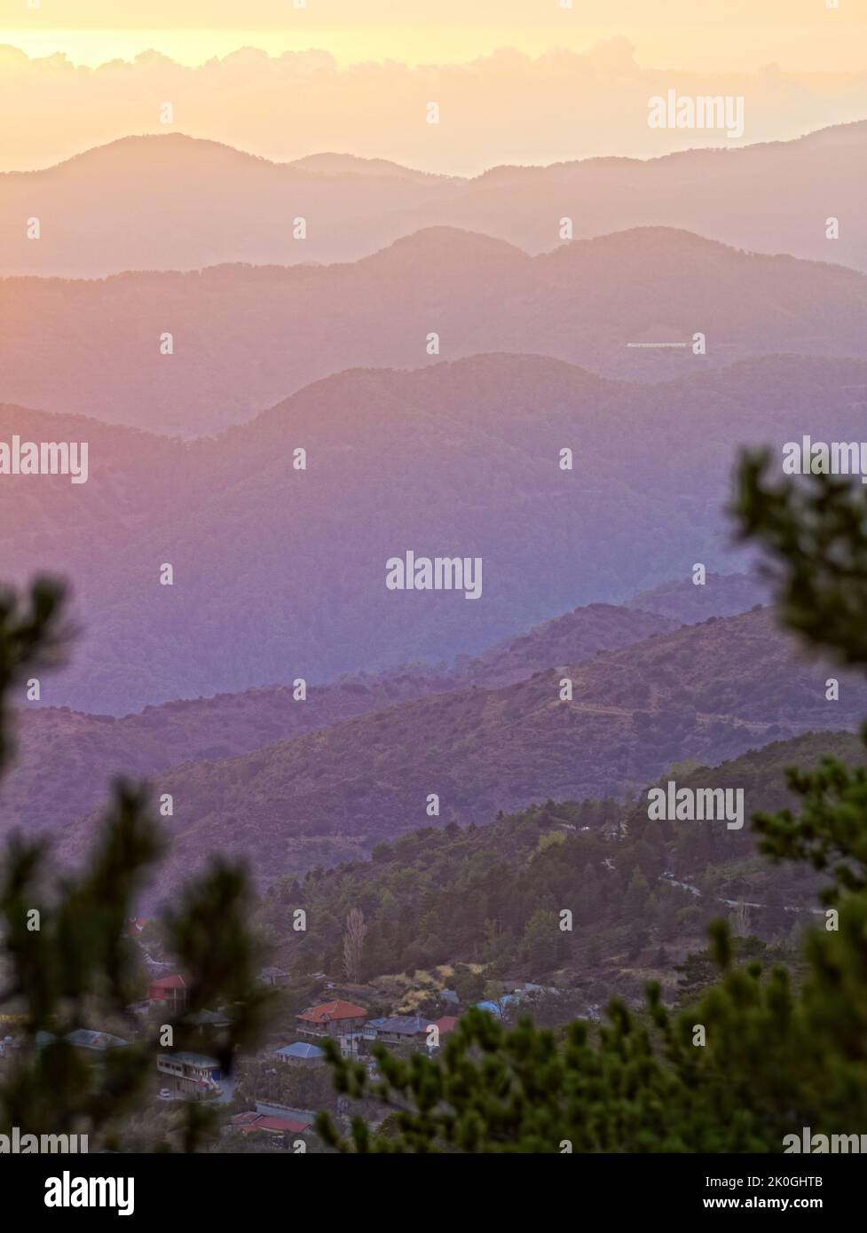 Hilltop background hi-res stock photography and images - Alamy