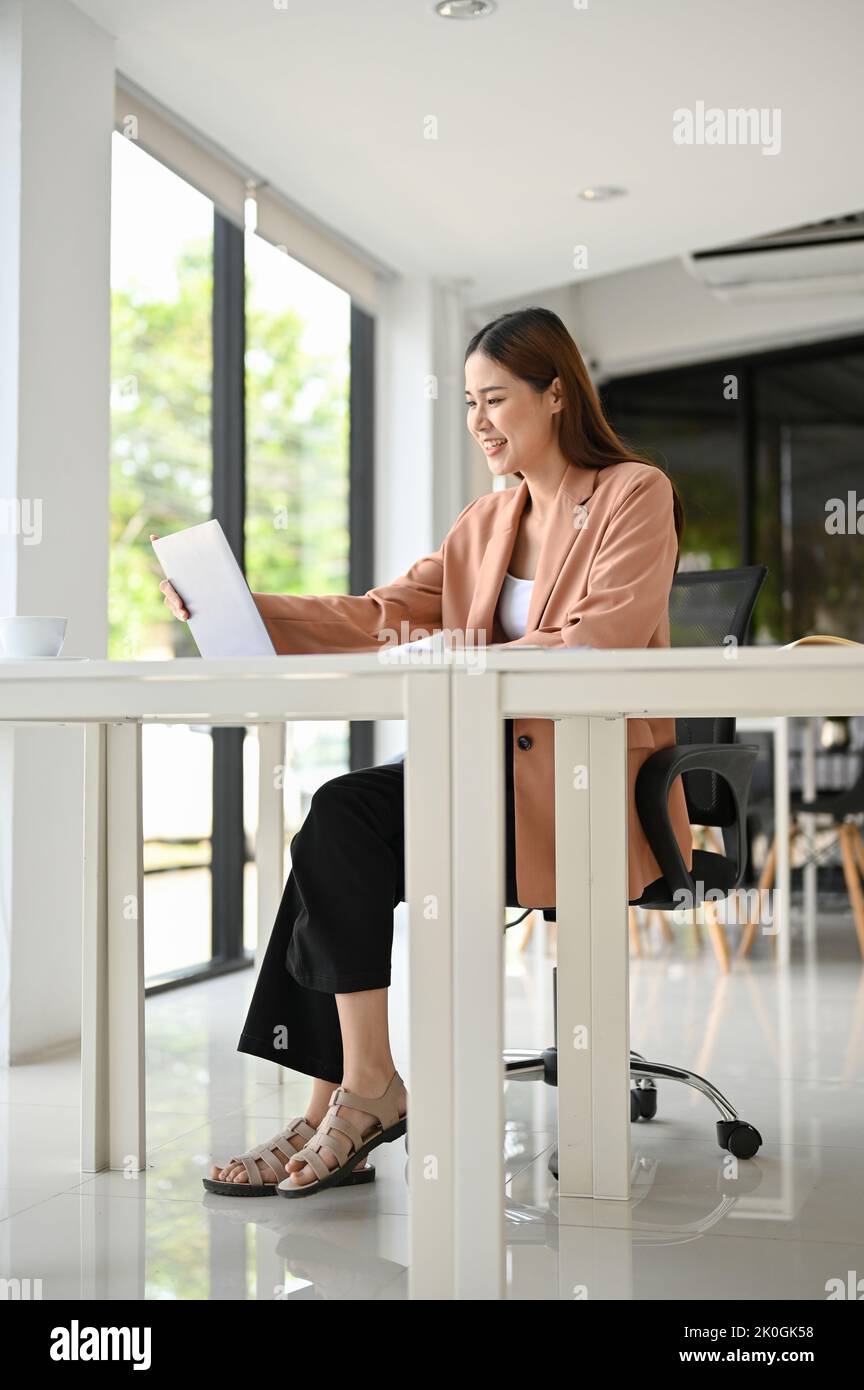 Portrait, Attractive young Asian businesswoman or female marketing ...