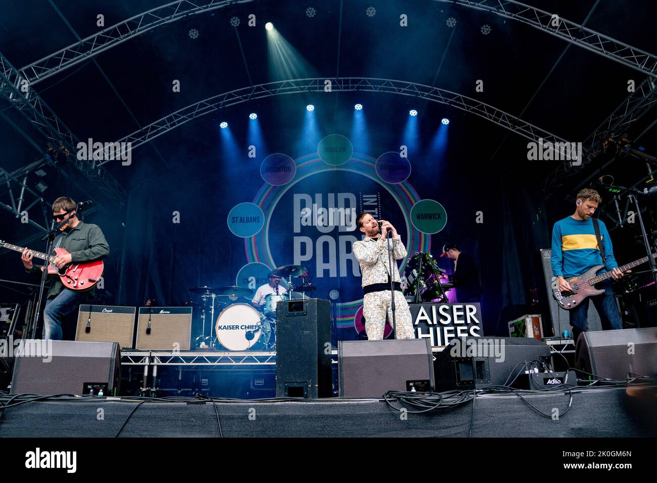 Time performance on st hi-res stock photography and images - Alamy