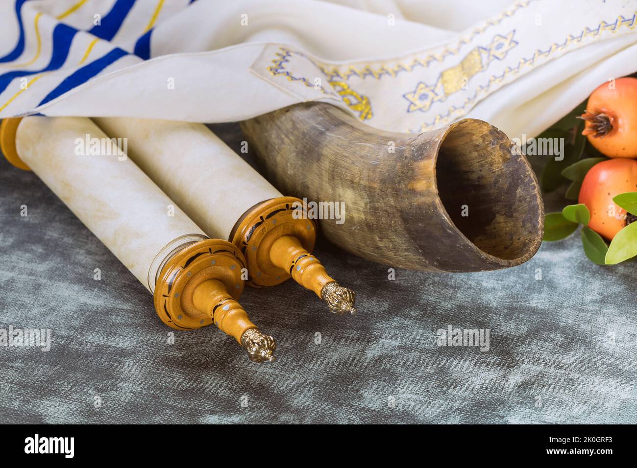 Yom Kippur Jewish holiday religious tradition attributes and symbols ...