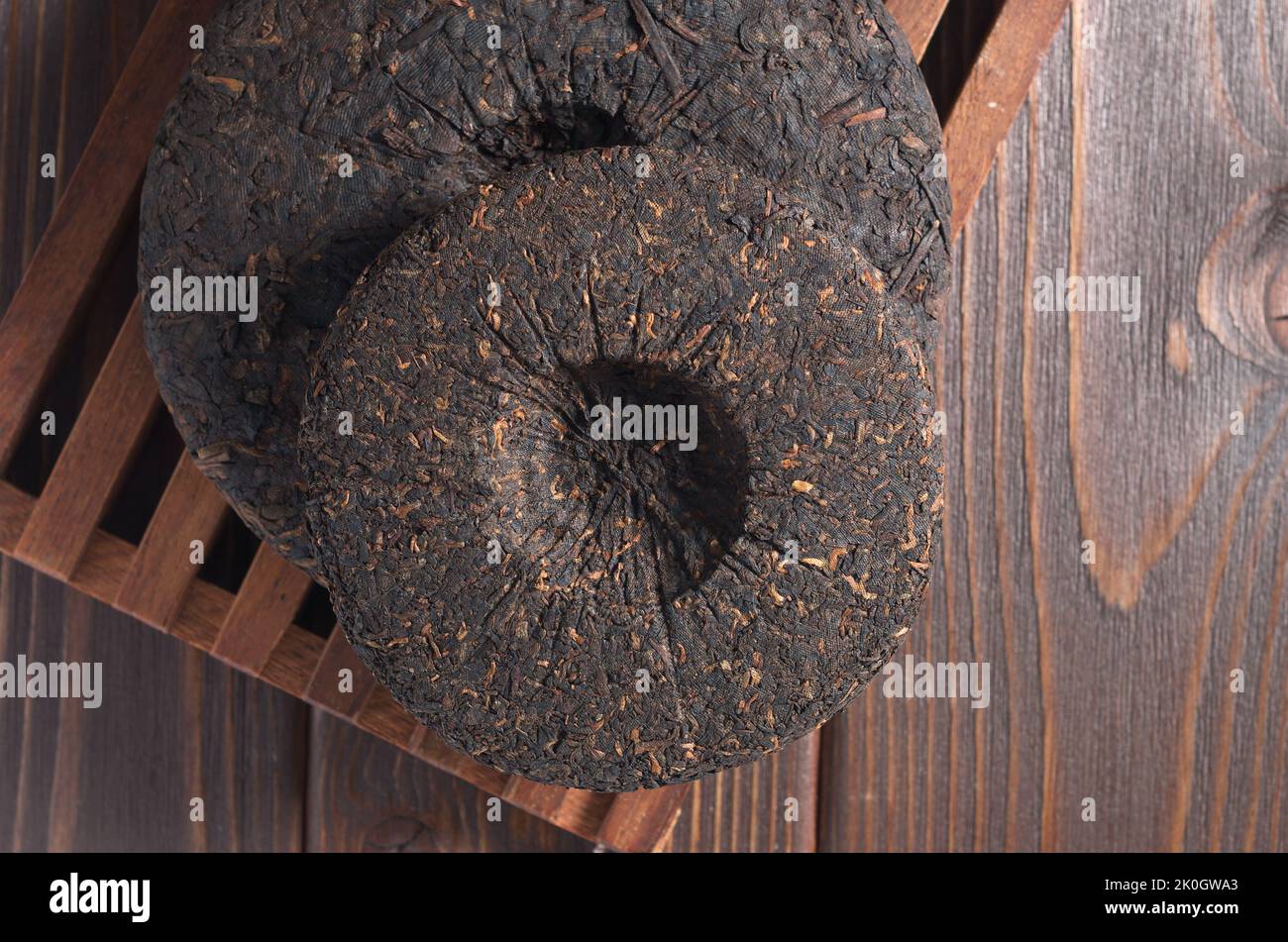 Chinese puer tea on wooden background, top view Stock Photo - Alamy