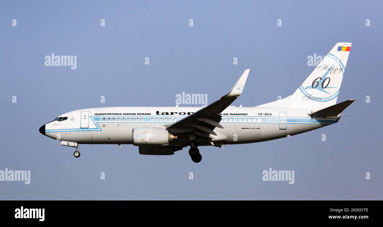 Tarom Airlines Boeing 737 landing at Barcelona Airport Stock Photo - Alamy
