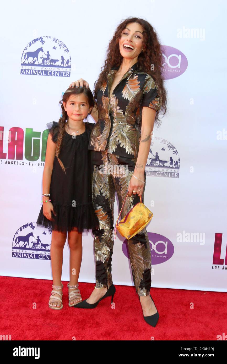 LOS ANGELES - SEP 11: Violet Howey, Sarah Shahi at the 2022 Daytime ...