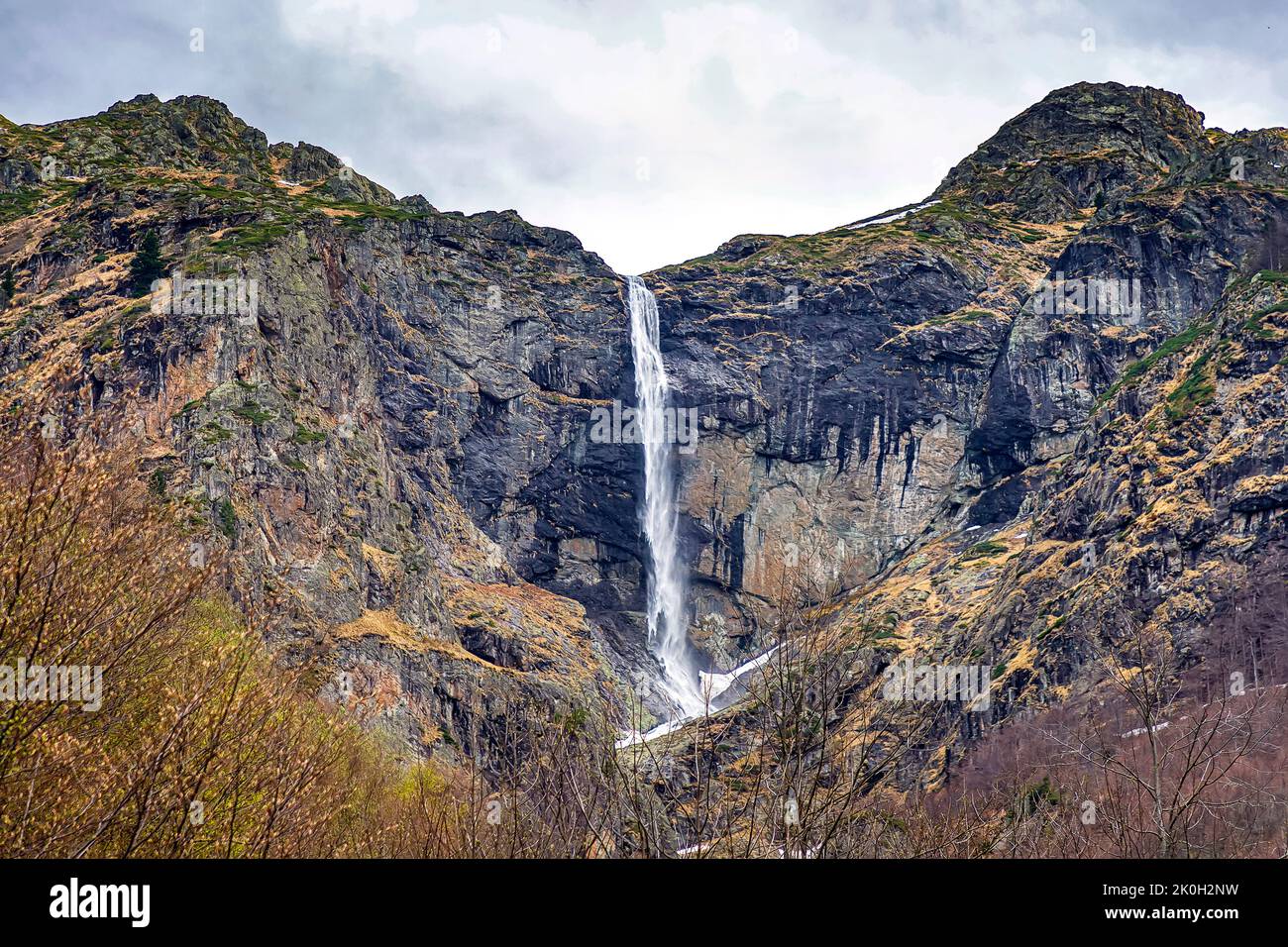 Big mountain waterfall. Vidimsko praskalo. Bulgaria niar Aprilci Stock ...